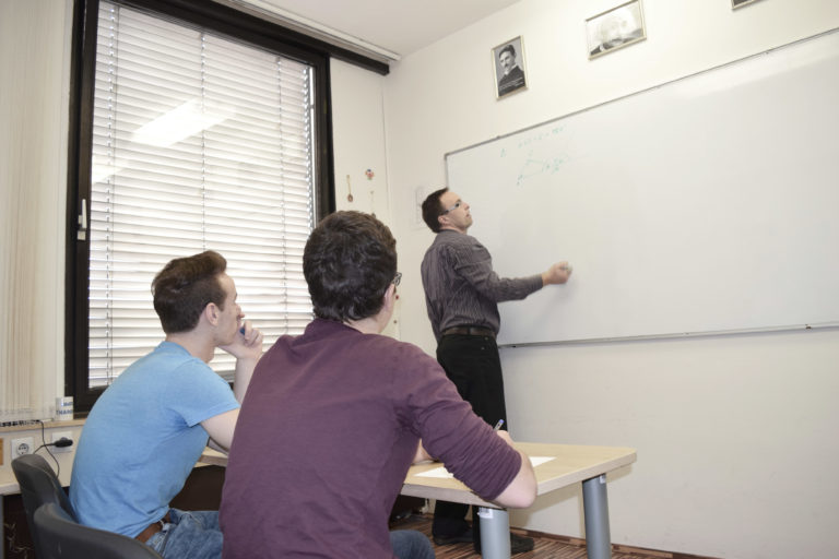 Priprave matura matematika vodi profesor matematike Rok Strehovec